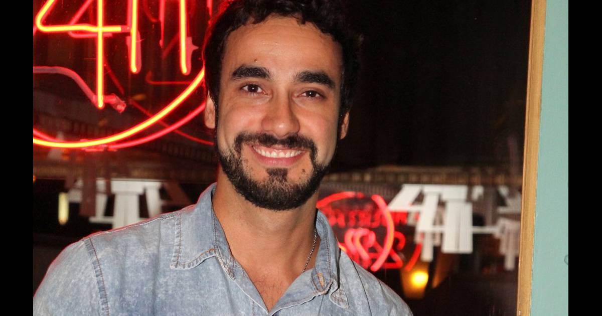Gabriel Godoy assiste primeiro capítulo de 'Haja Coração' com elenco da ...