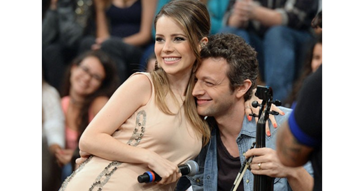 Sandy se declara ao marido: 'Com ele me sinto aberta, escancarada. Nua ...