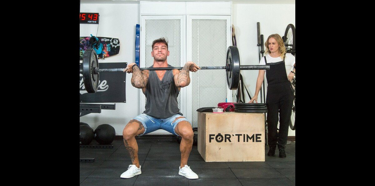 Foto: Em uma outra cena, eles foram para o espaço fitness da casa de ...