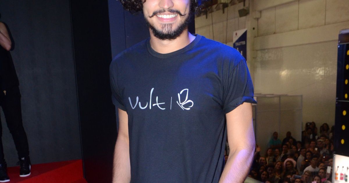 O ator Gabriel Leone recebe R$ 25 mil de cachê para participar de ...