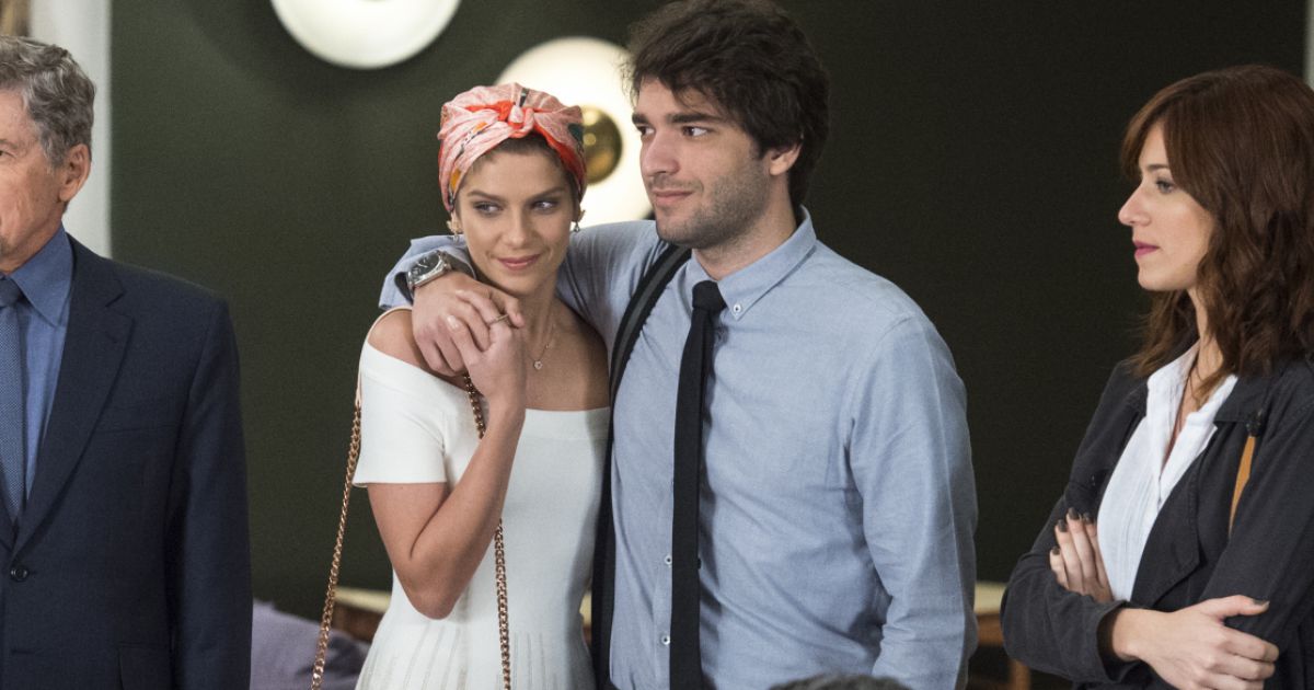 'A Lei do Amor': Tião (José Mayer) e Gigi (Mila Moreira) armaram para ... 'A Lei do Amor': Tião (José Mayer) e Gigi (Mila Moreira) armaram para ...