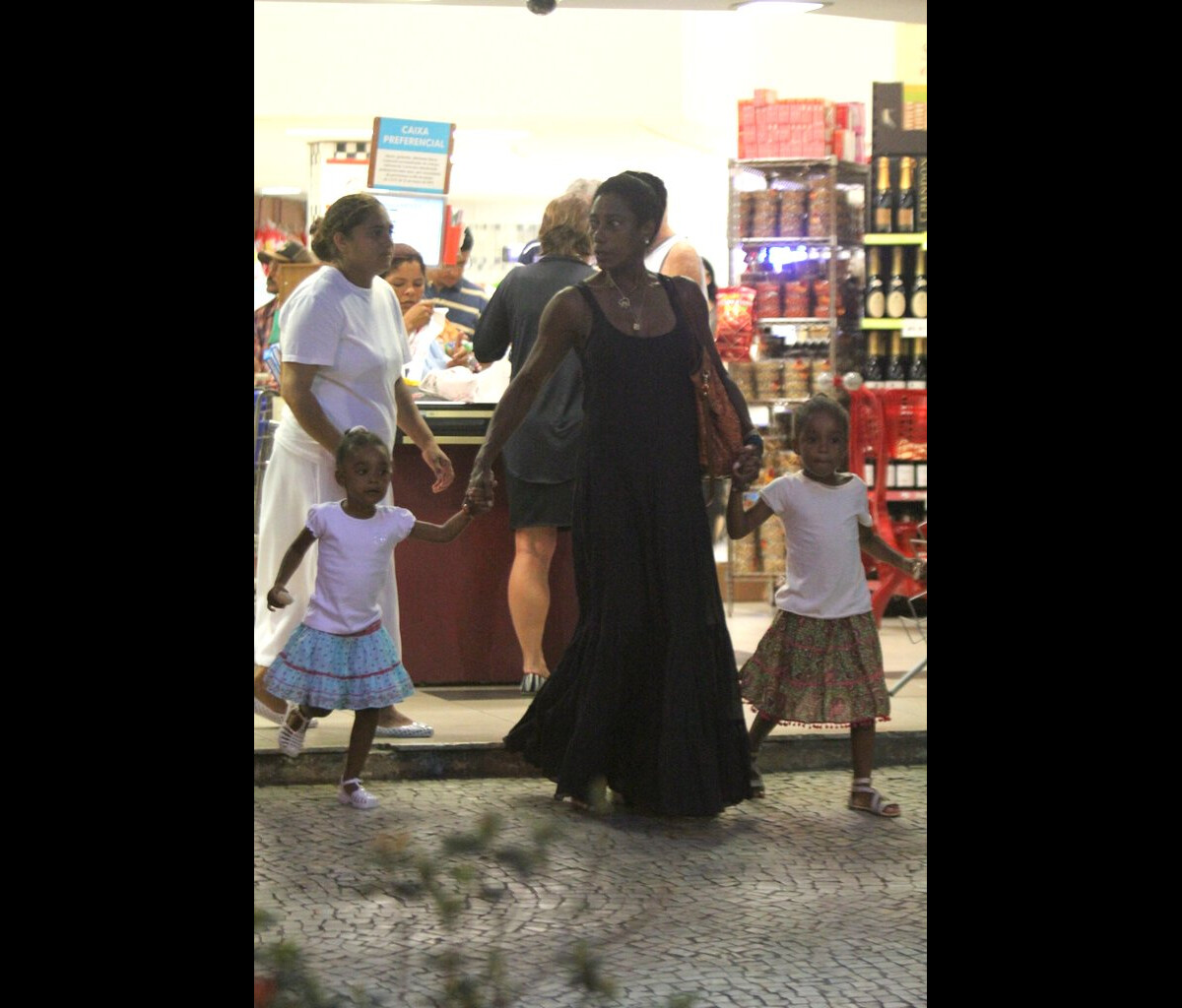 Foto: Glória Maria faz compras em supermercado do Leblon, na zona sul ...