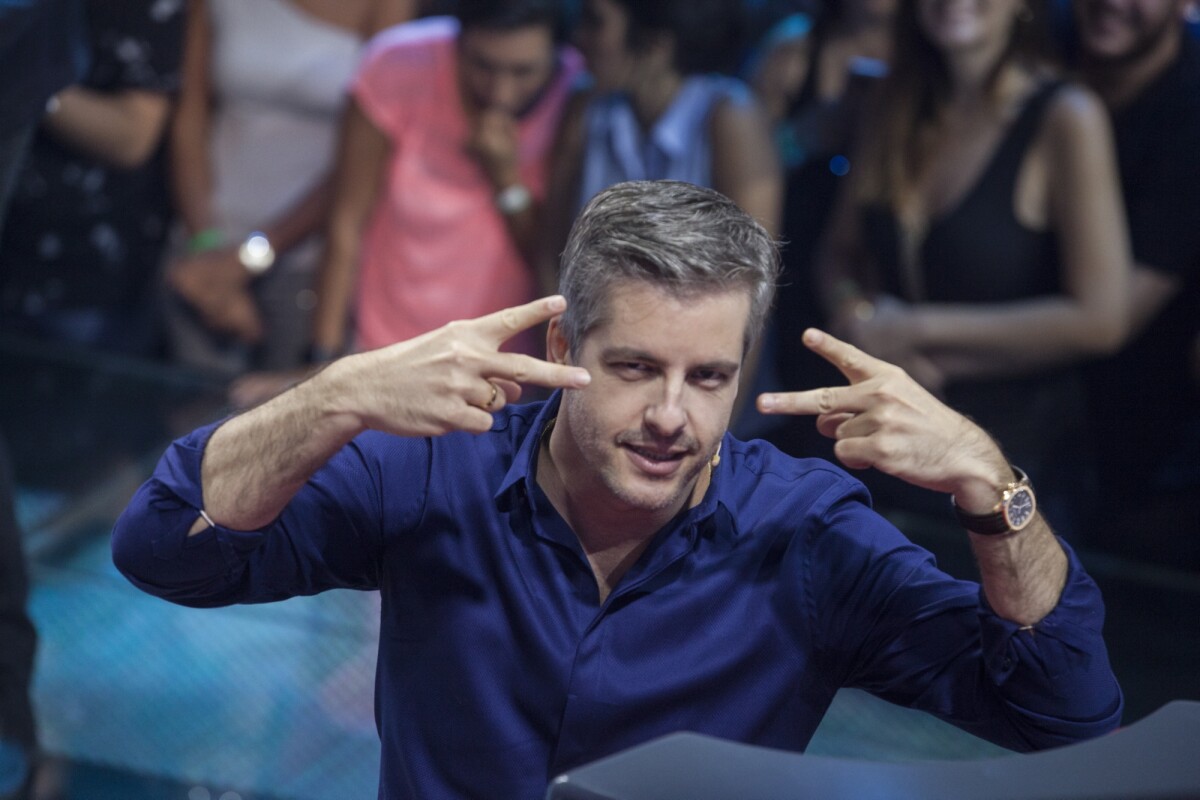 Foto: Victor Chaves teve cenas cortadas do 'The Voice Kids' após pedir ...