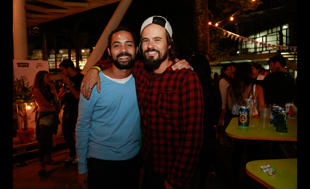 Foto: Paulinho Vilhena ao lado de Silvio Guindane no show do rapper ...