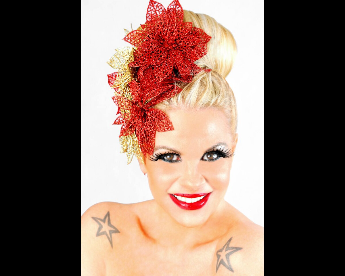 Foto: Monique Evans apresenta adereços de Carnaval que o cabeleireiro ...