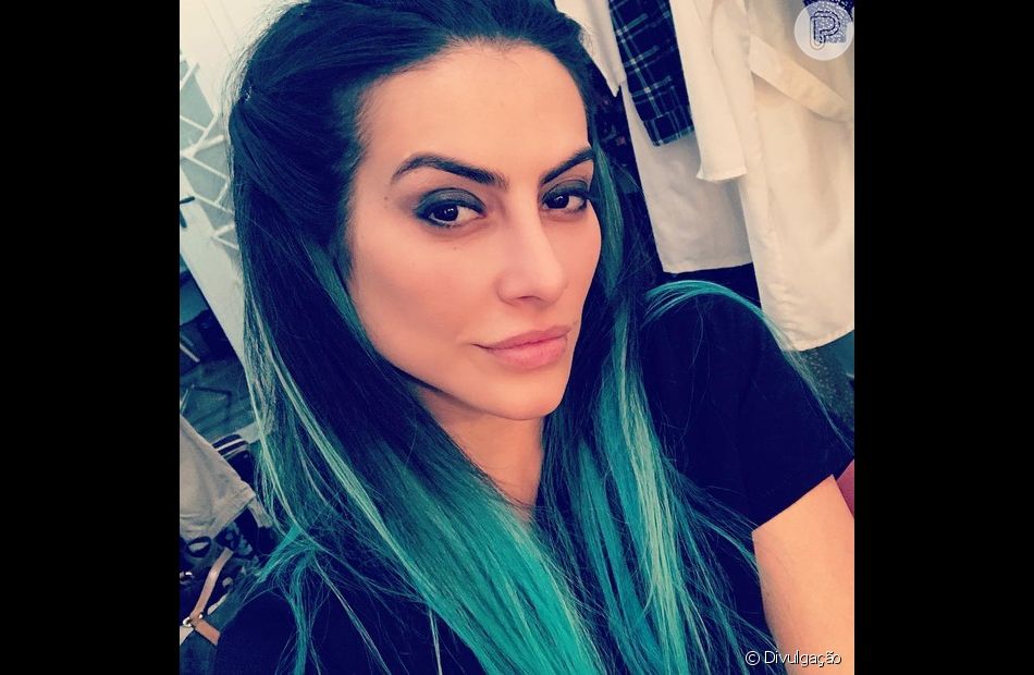 Ainda em 2016, a atriz ficou pouco tempo com o cabelo colorido em ...