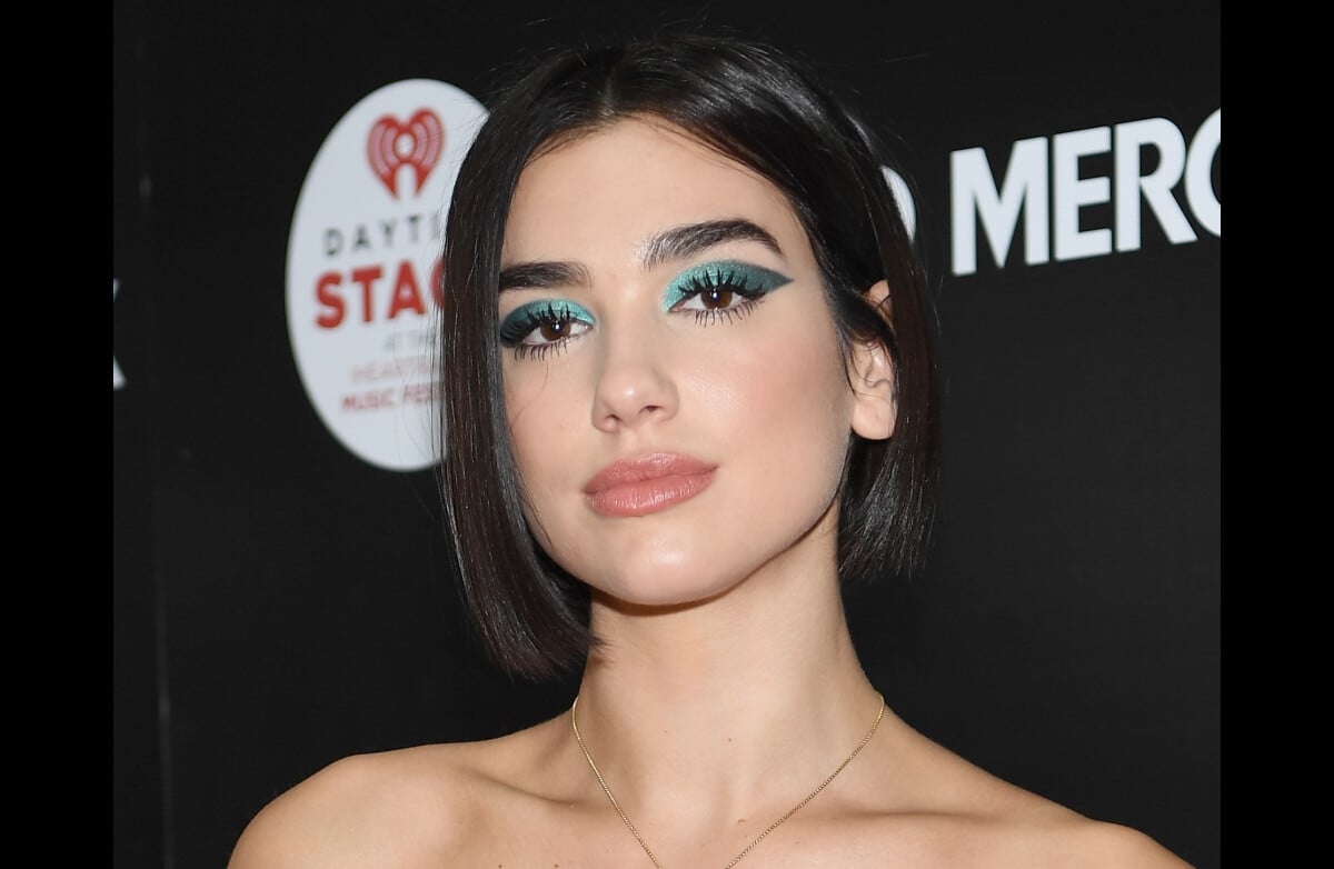 Foto: Dua Lipa: maquiagem em tons de verde neon tira as famosas da zona ...