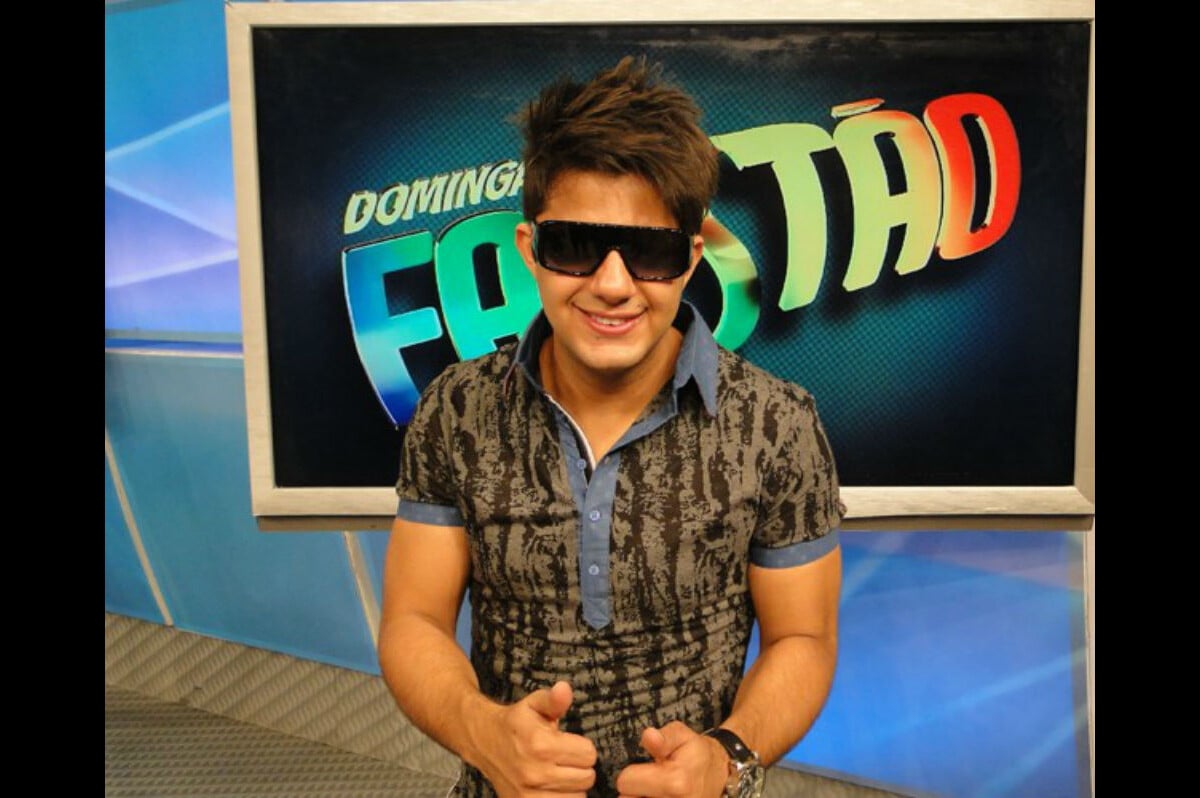 Foto: Nicolas Gabriel cantou a música 'É Com Ela que Estou, sucesso na ...