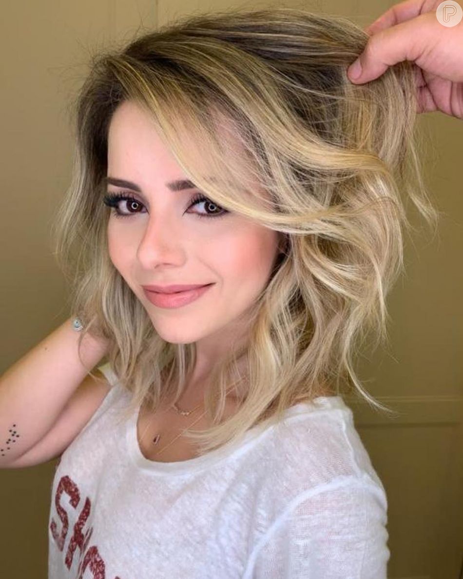 Sandy ficou mais loira pelas mãos do hair dresser Jackson Nunes ...