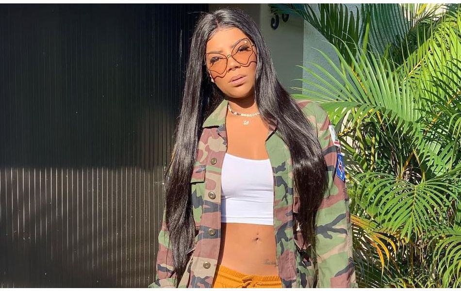Ludmilla exibe trend militar em look e corpo chama atenção em foto ...