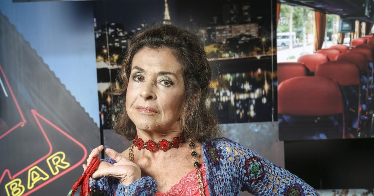 Cornélia (Betty Faria )- MEla e a família invadem a casa ao lado da de ...