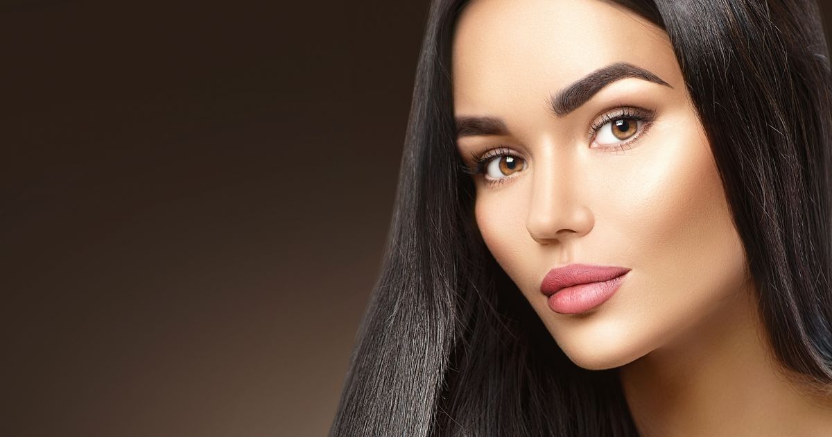 Corte bordado tem o objetivo de deixar os fios bem alinhados - Purepeople