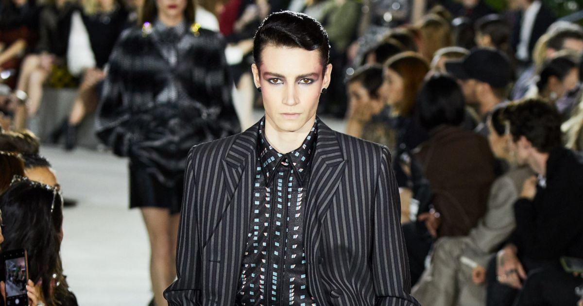 Terno em preto e branco da Louis Vuitton, para usar pra sempre - Purepeople
