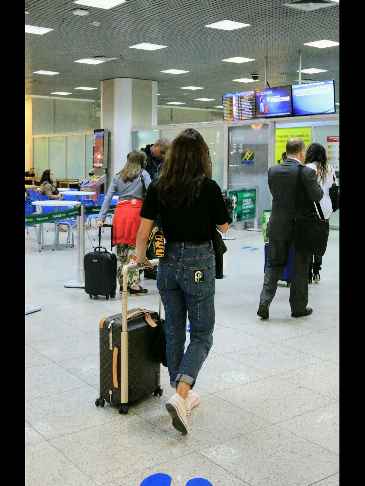 Foto: Bolsa Yves Saint Laurent usada por Isis Valverde custa R$ 7,6 mil ...