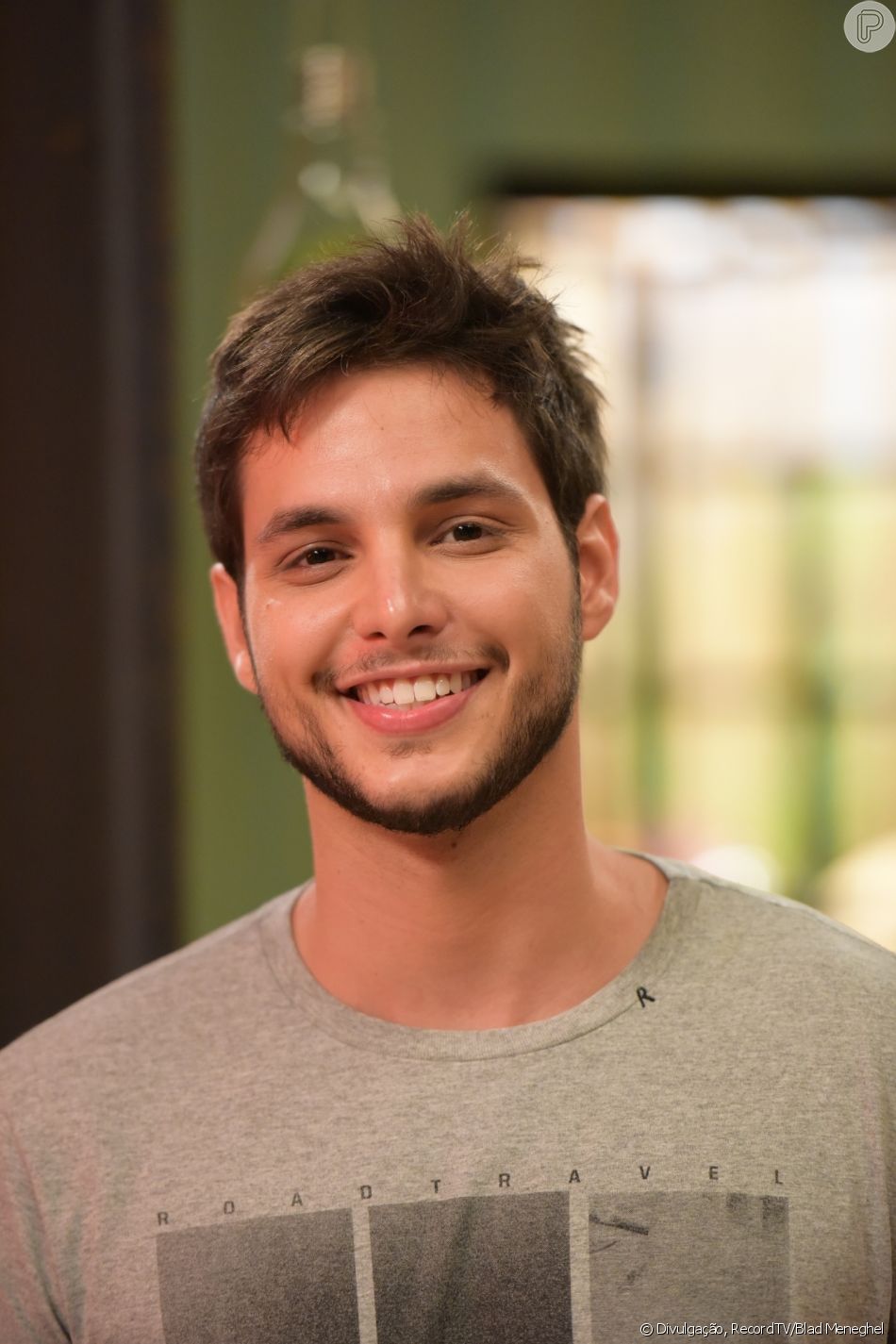 Na novela 'Topíssima', Edison (Bruno Guedes) diz que chegou a hora de ...