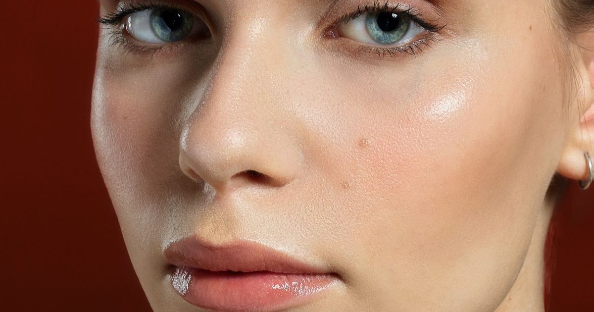 O lipt tint pode ser usado tanto nos lábios quanto nas maçãs do rosto ...