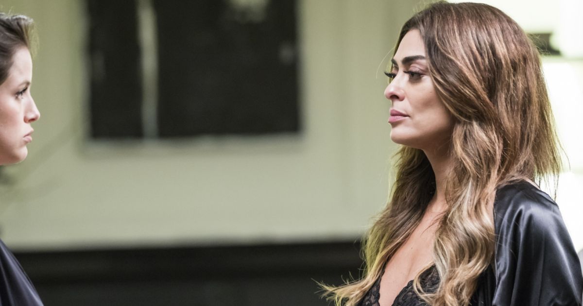 Maria da Paz (Juliana Paes) fica desestabilizada ao dar seu depoimento ...