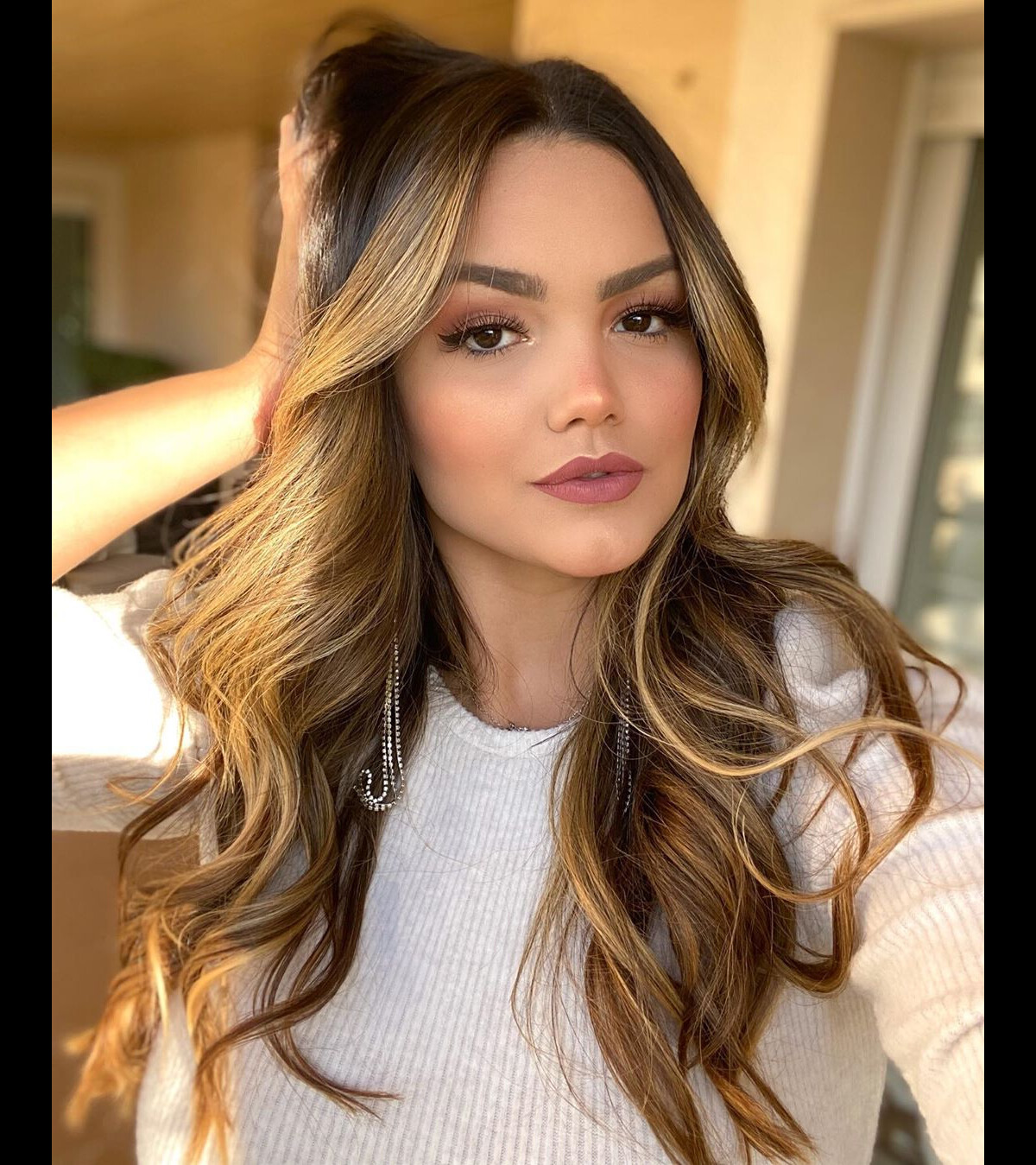 Foto: Suzanna Freitas mostra visual iluminado e make caprichada para ...