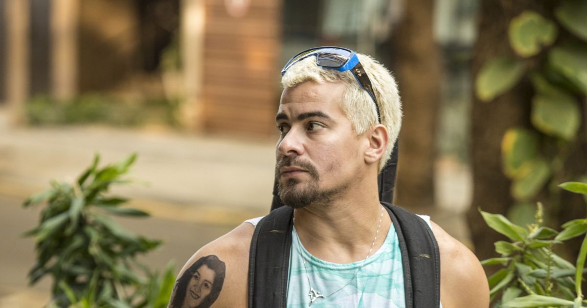 Thiago Martins se divide entre a carreira de músico e de ator. - Purepeople