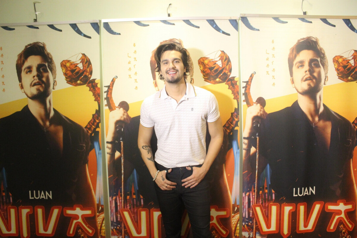 Foto: Luan Santana virou meme com o bigode que adotou - Purepeople