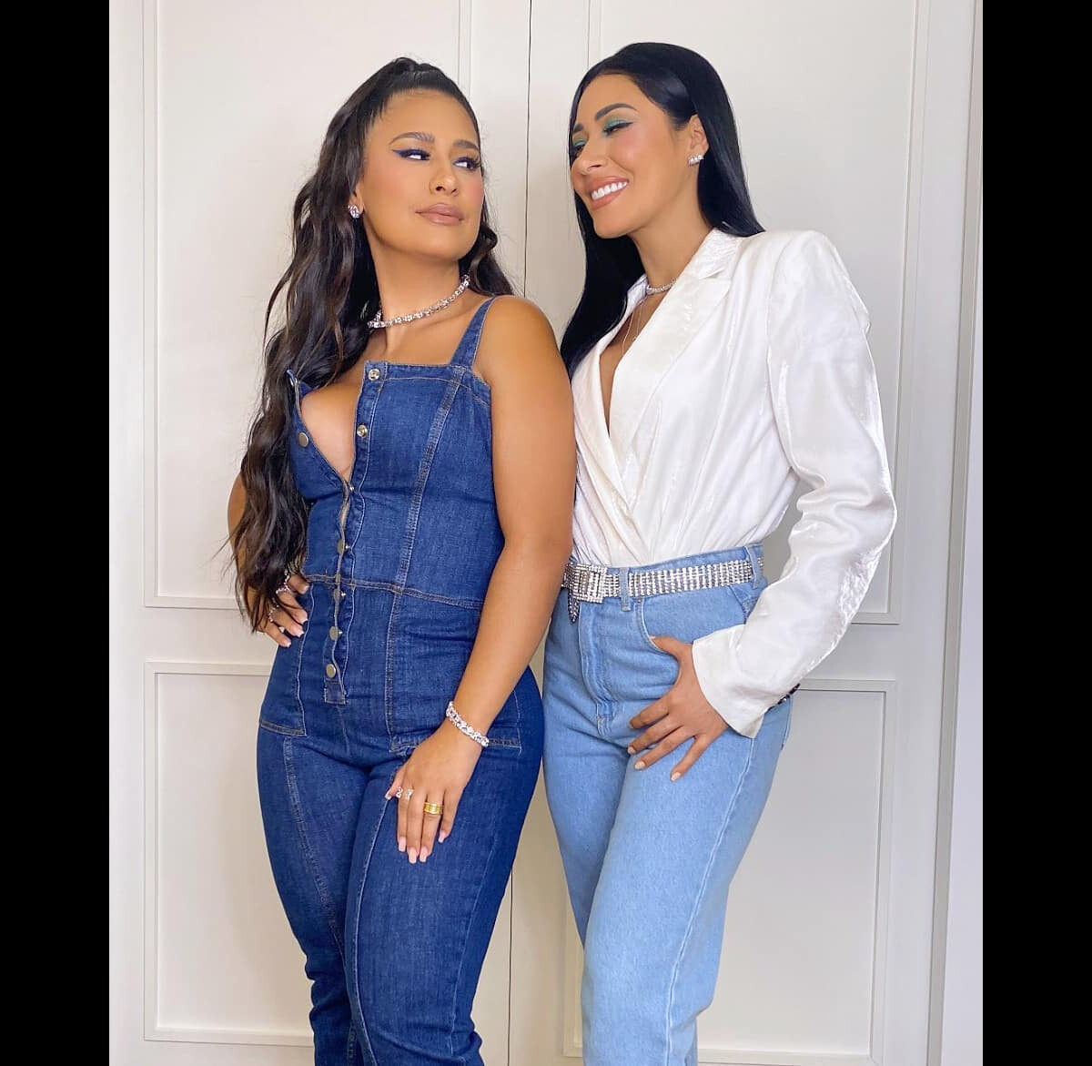 Foto: Simone e Simaria desfilam decotes em look de live - Purepeople