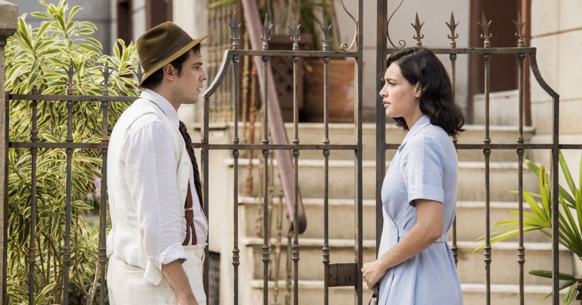 Na novela 'Êta Mundo Bom!', Filomena (Debora Nascimento) diz para ...