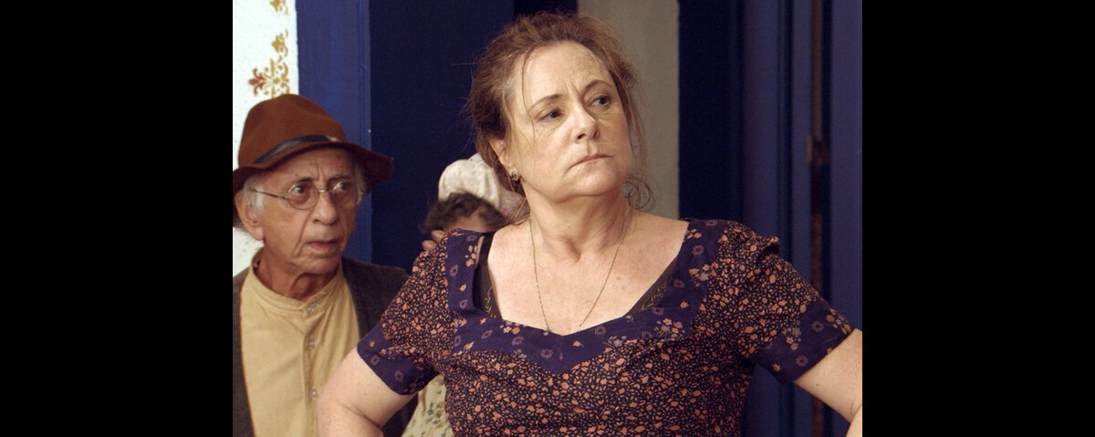 Foto: Novela 'Êta Mundo Bom!': grávida, Filomena (Débora Nascimento) é ...