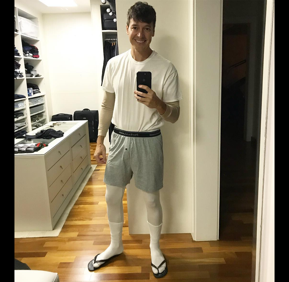 Foto: Rodrigo Faro tem closet em casa - Purepeople