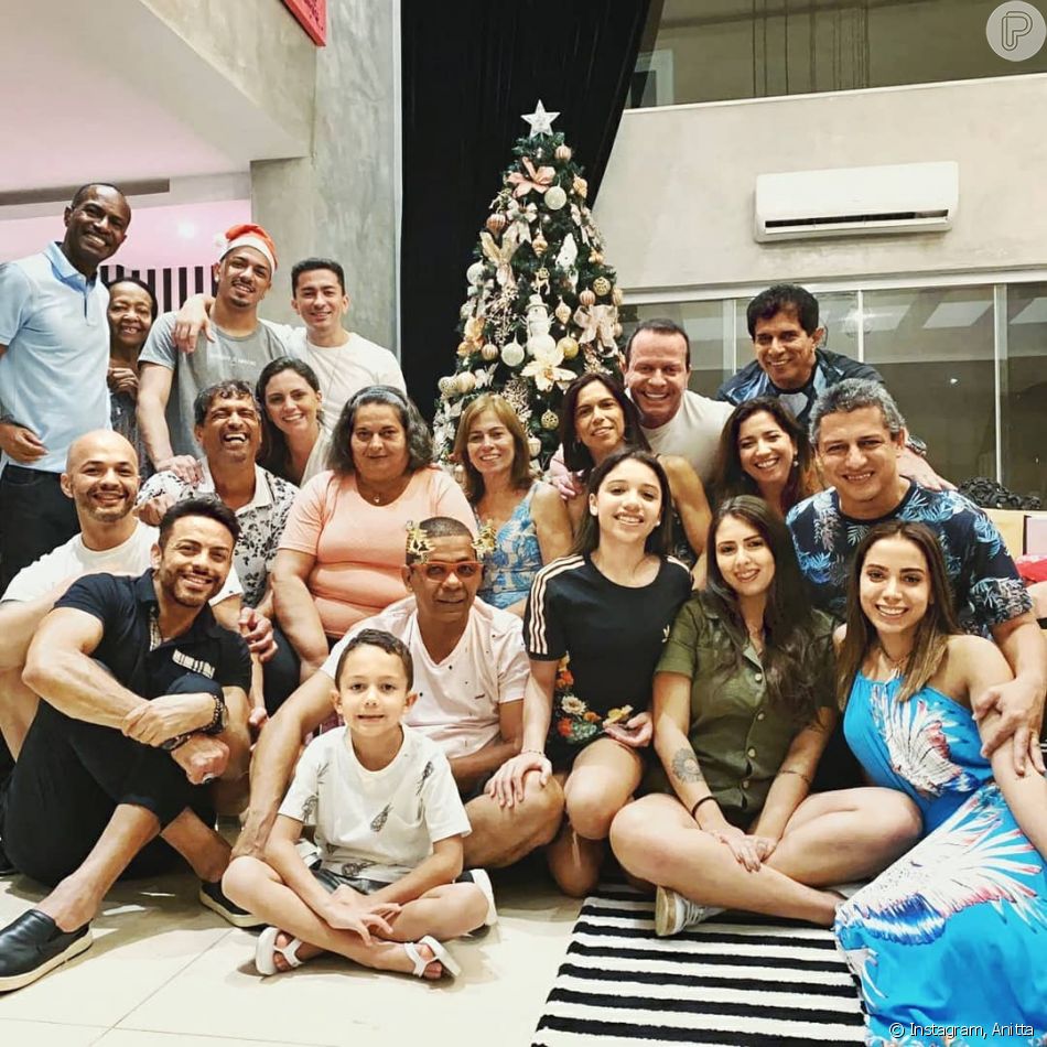 Após Natal com família, Anitta viajou para Nova York - Purepeople