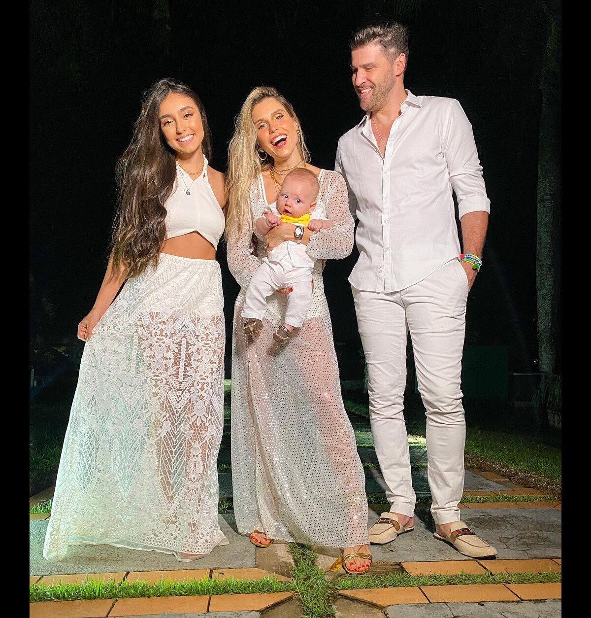 Foto: Flavia Viana posa com a filha, Sabrina, o marido, Marcelo ...