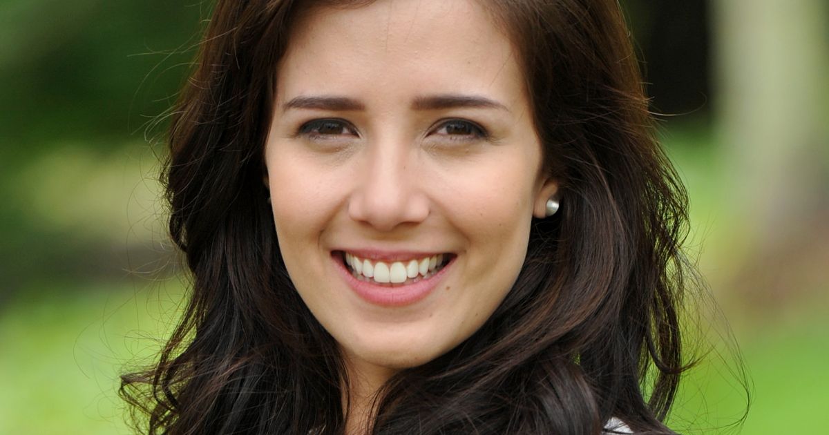 Na novela 'A Vida da Gente', Manuela (Marjorie Estiano) visita Rodrigo ...