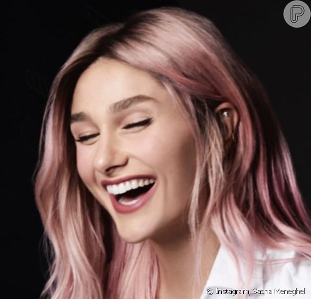 Sasha Meneghel muda visual e aparece com cabelo rosa em nova foto. Veja ...