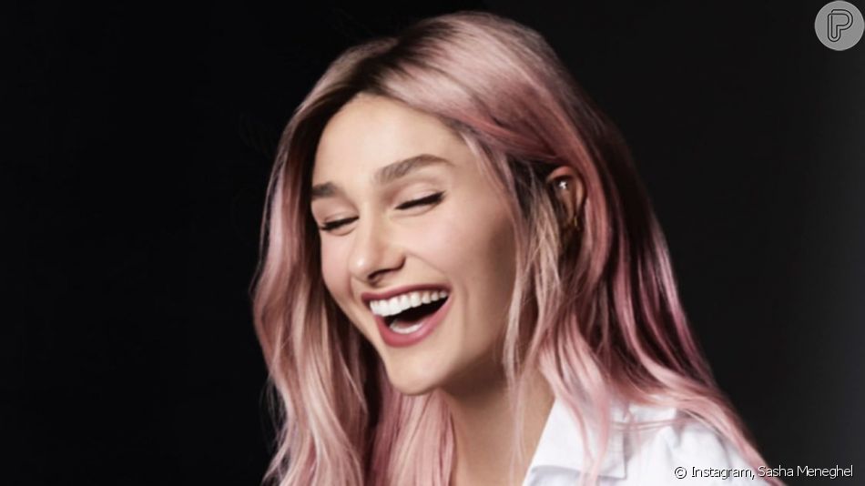 Sasha muda visual do cabelo e surge com fios cor-de-rosa. Veja antes e ... Sasha muda visual do cabelo e surge com fios cor-de-rosa. Veja antes e ...