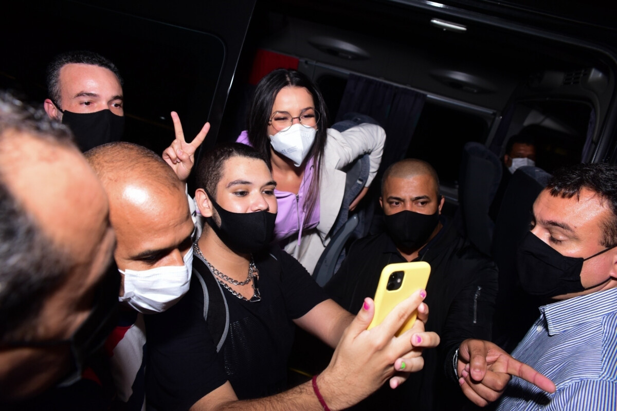 Foto: Juliette, do 'BBB21', atendeu fãs e posou para selfies em ...