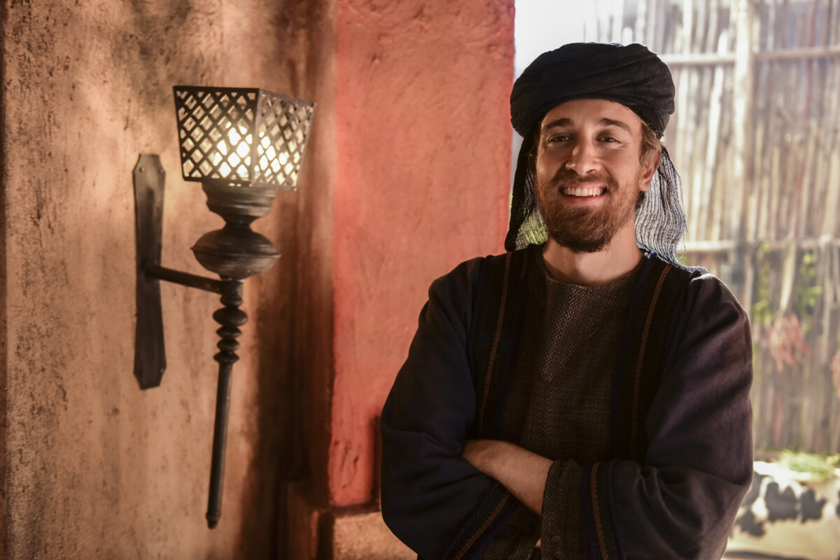 Foto: Novela 'Gênesis': beijo de Labão (Heitor Martinez) e Salma ...