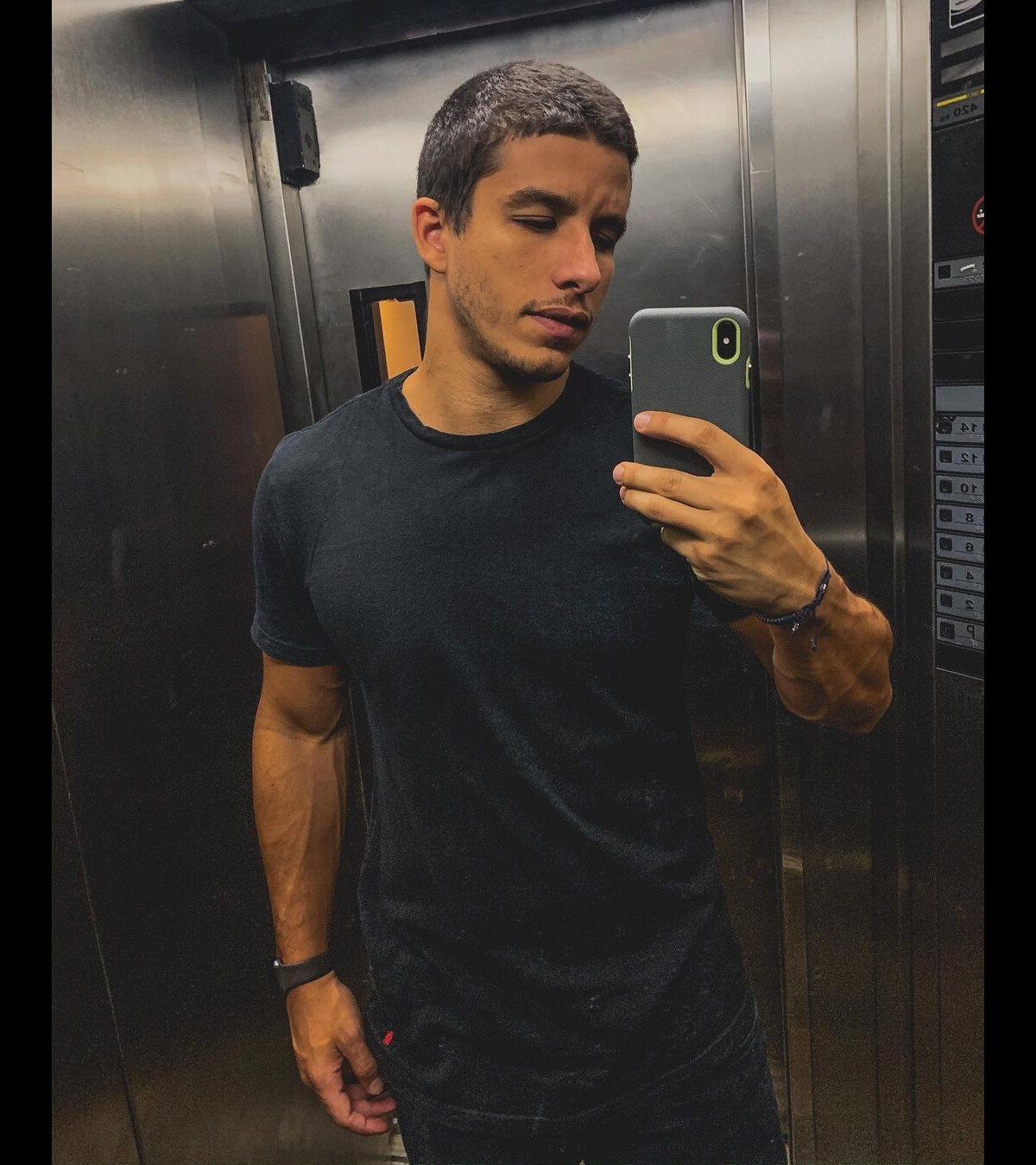 Foto: Ricky Tavares já atuou no teatro em peças como 'Apaixonados ...