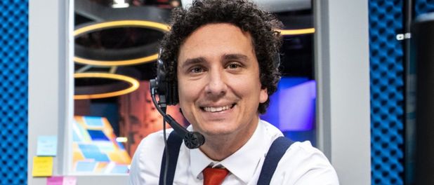 Lily Donaldson apostou em um vestido prateado na festa pós-Oscar neste ...