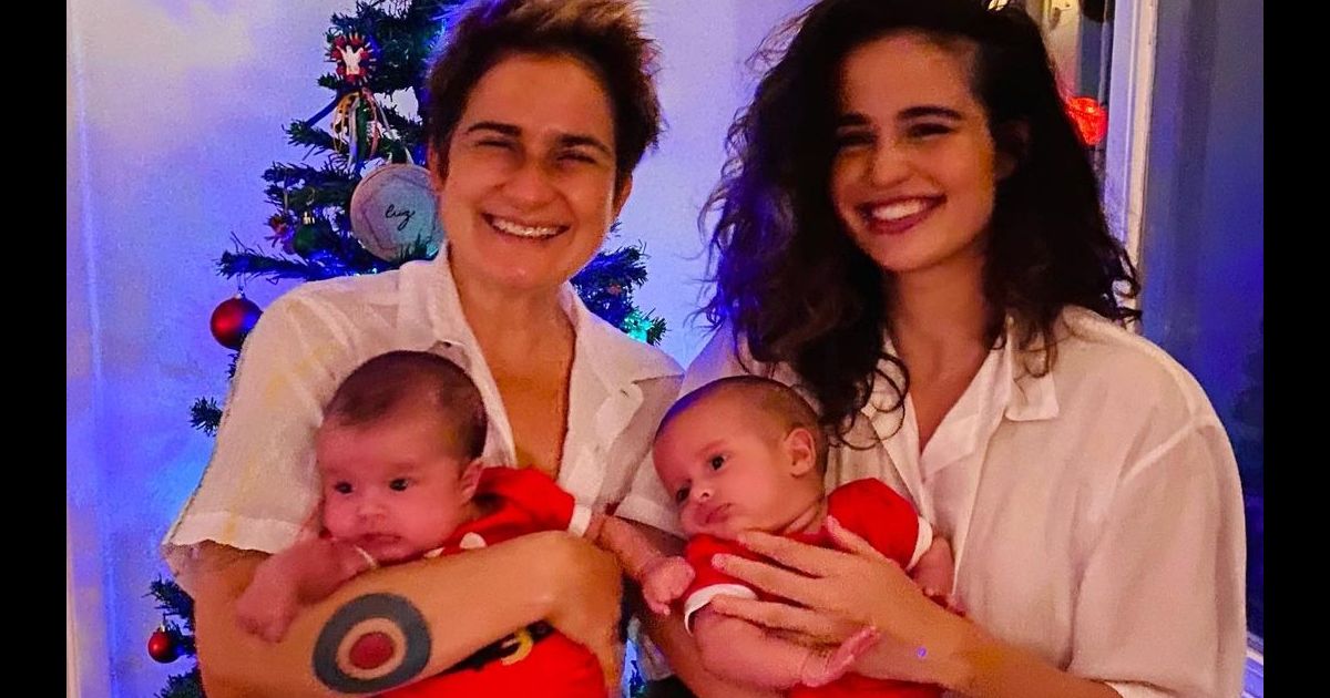 Nanda Costa e Lan Lahn fizeram a tradicional foto na árvore de Natal ...