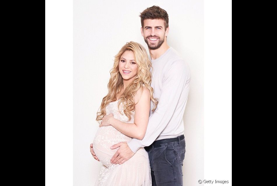 Após separação de Shakira, Gerard Piqué é flagrado aos beijos com nova ... Após separação de Shakira, Gerard Piqué é flagrado aos beijos com nova ...