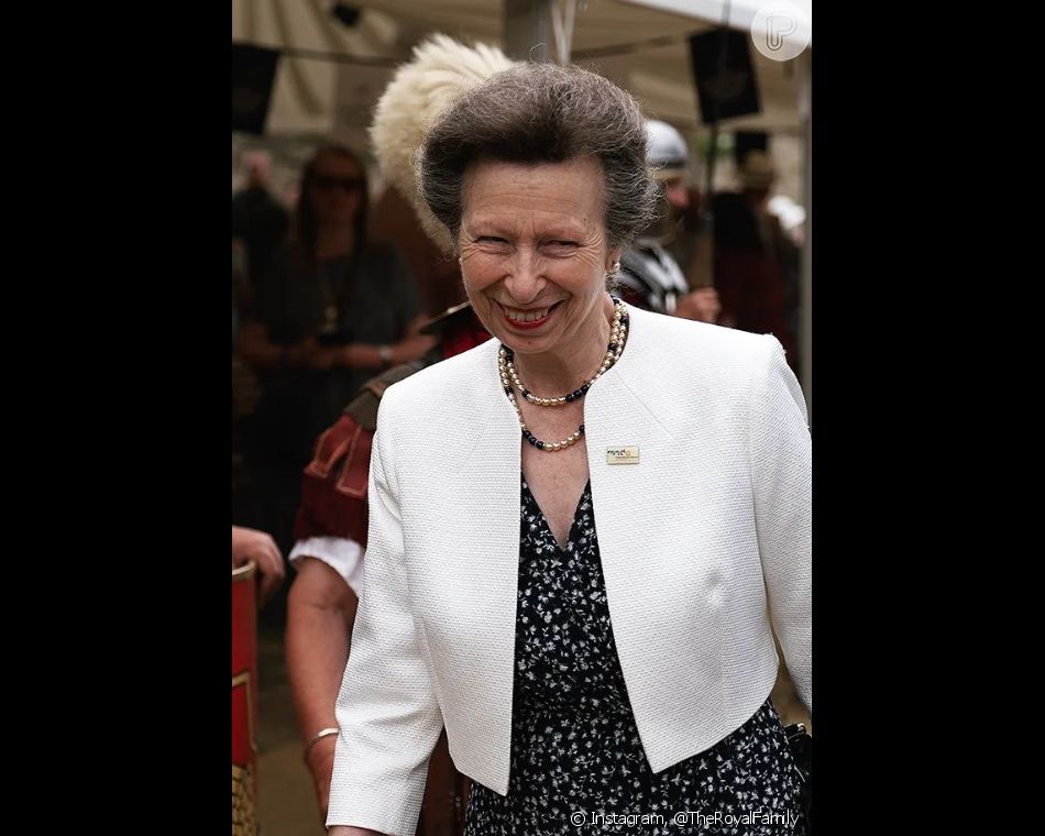 Princesa Anne se despede da mãe, a Rainha Elizabeth II, de forma ...