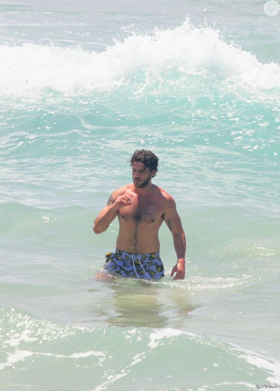 Fotos: Chay Suede sem camisa! Ator da novela 'Travessia' exibe corpo ...