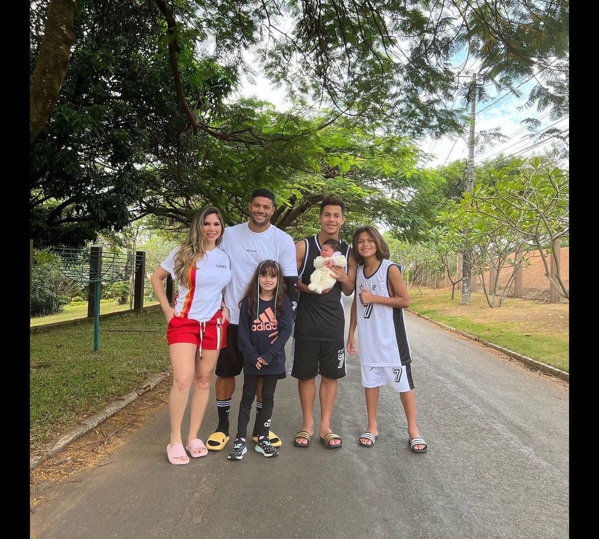 Foto: Hulk levou Ian, 13, Tiago, 11, Alice, 8, e Zaya, de cinco meses ...