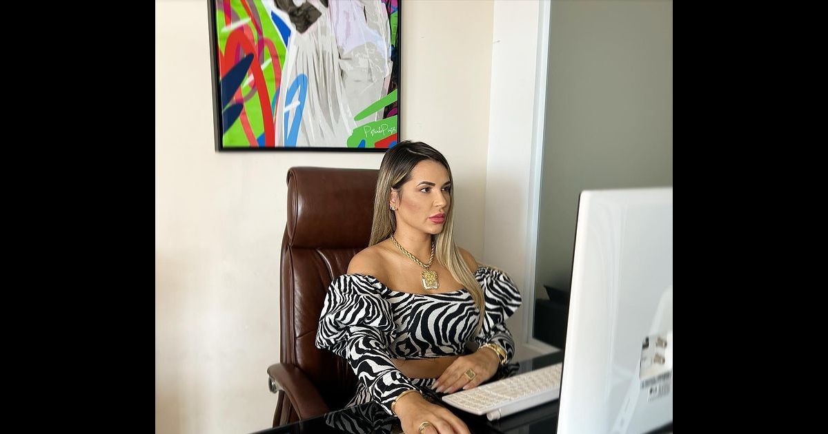 Deolane Bezerra é advogada - Purepeople