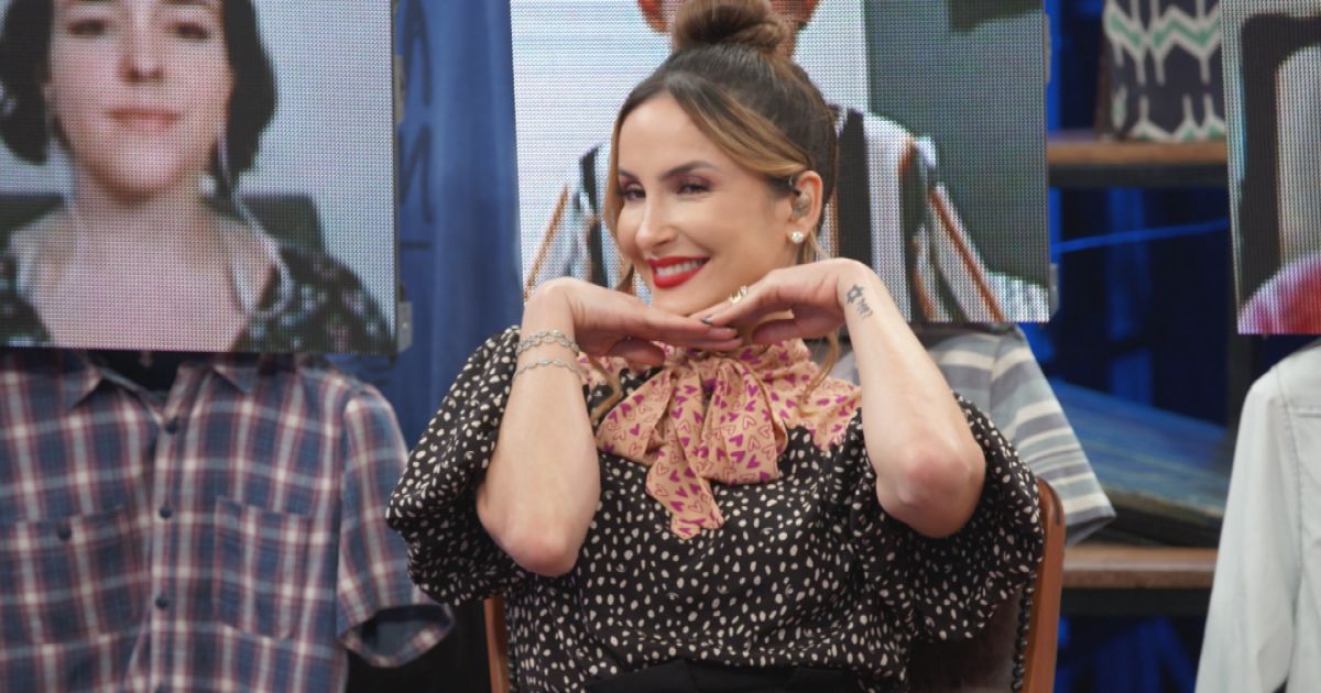 Claudia Leitte negou ter se posicionado politicamente - Purepeople