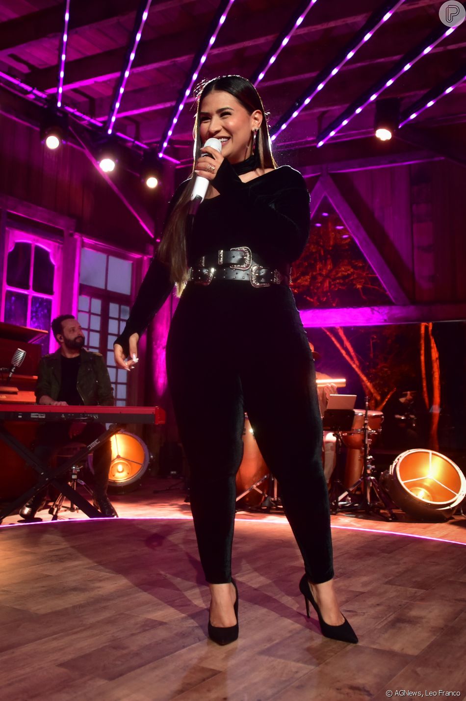 Moda de Simone Mendes: sertaneja valoriza corpo com 2 looks com macacão ...