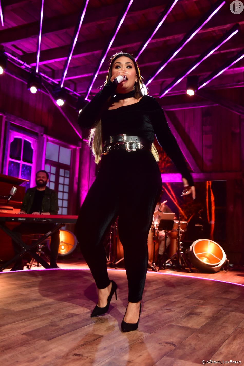 Moda de Simone Mendes: sertaneja valoriza corpo com 2 looks com macacão ...