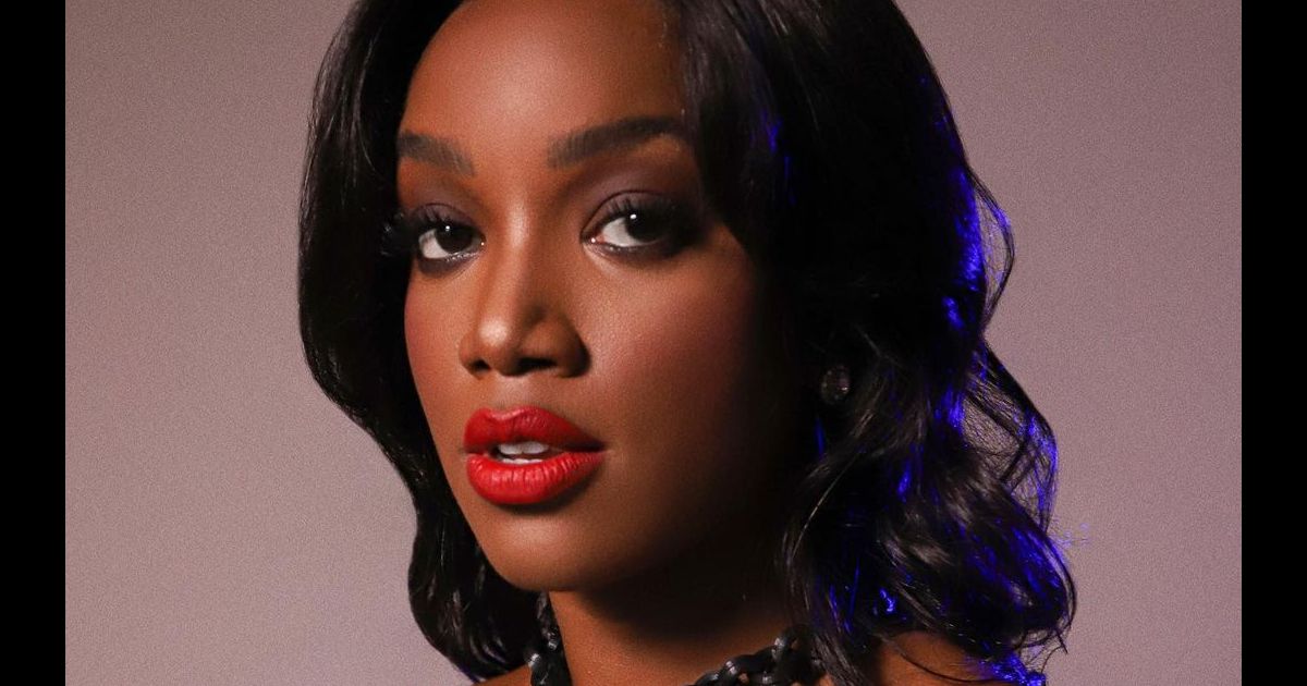 Iza usa batom vermelho no 'The Voice Brasil' - Purepeople