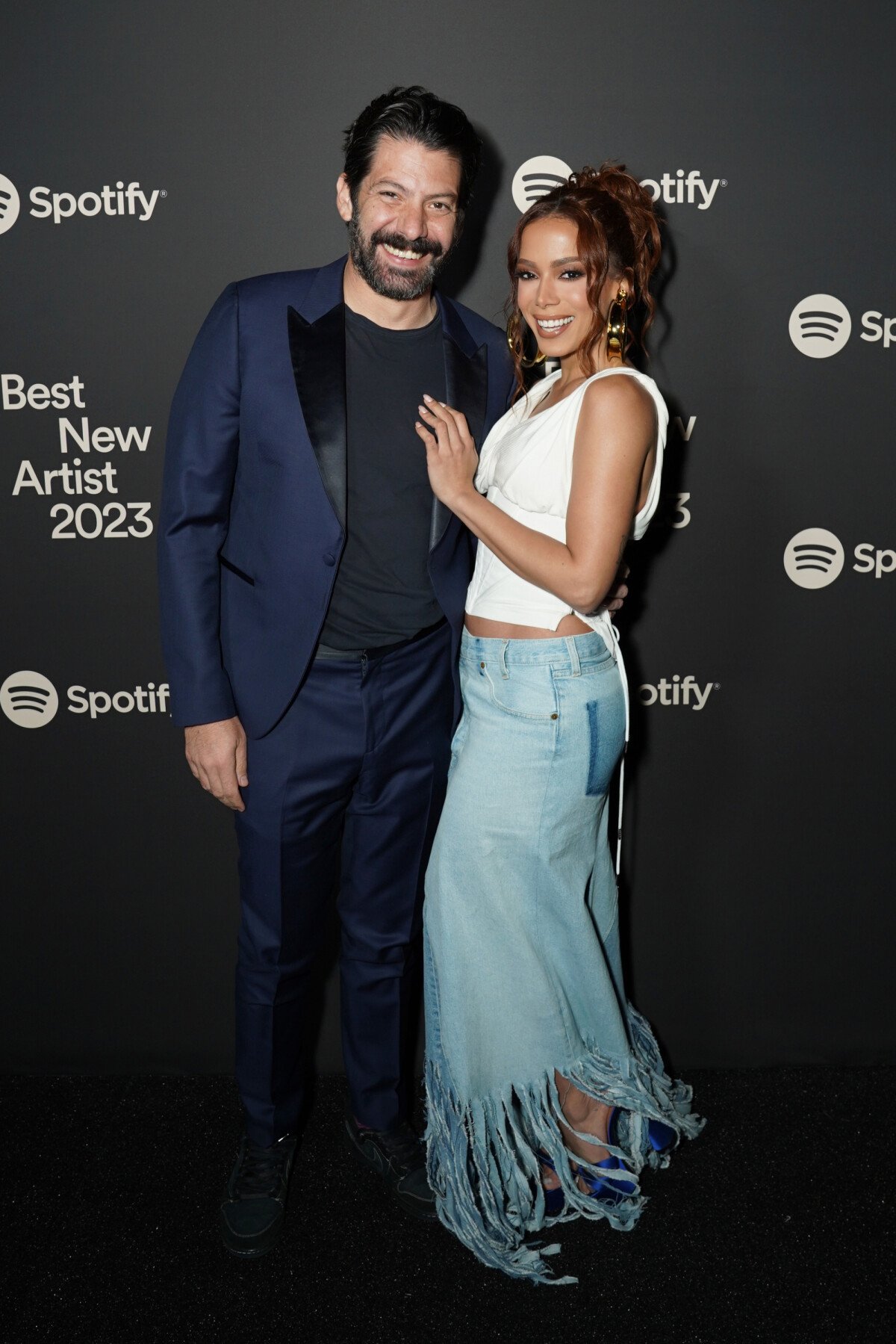 Foto: Anitta e o Head global de música do Spotify, Jeremy Erlich, posam ...