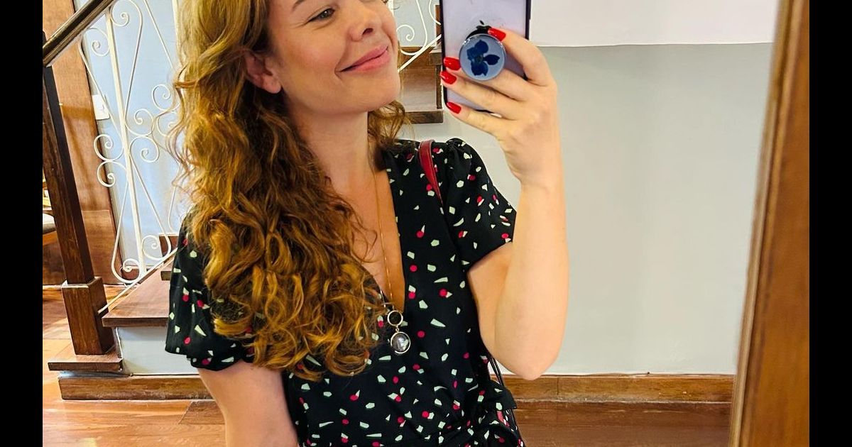 Fernanda Souza ostentou cintura fina em foto no Instagram - Purepeople