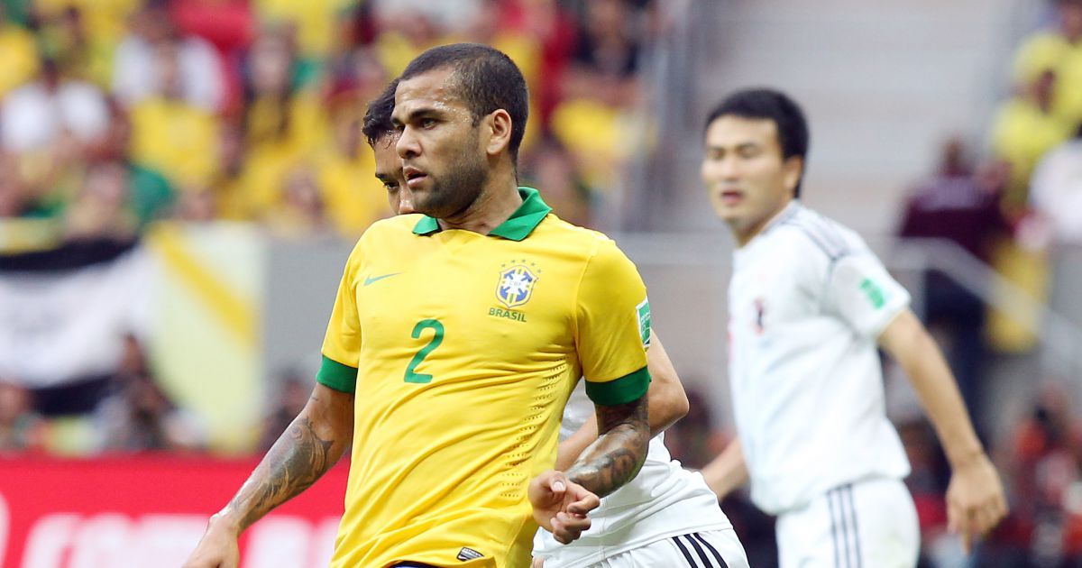Daniel Alves deve permanecer na cadeia até o julgamento - Purepeople